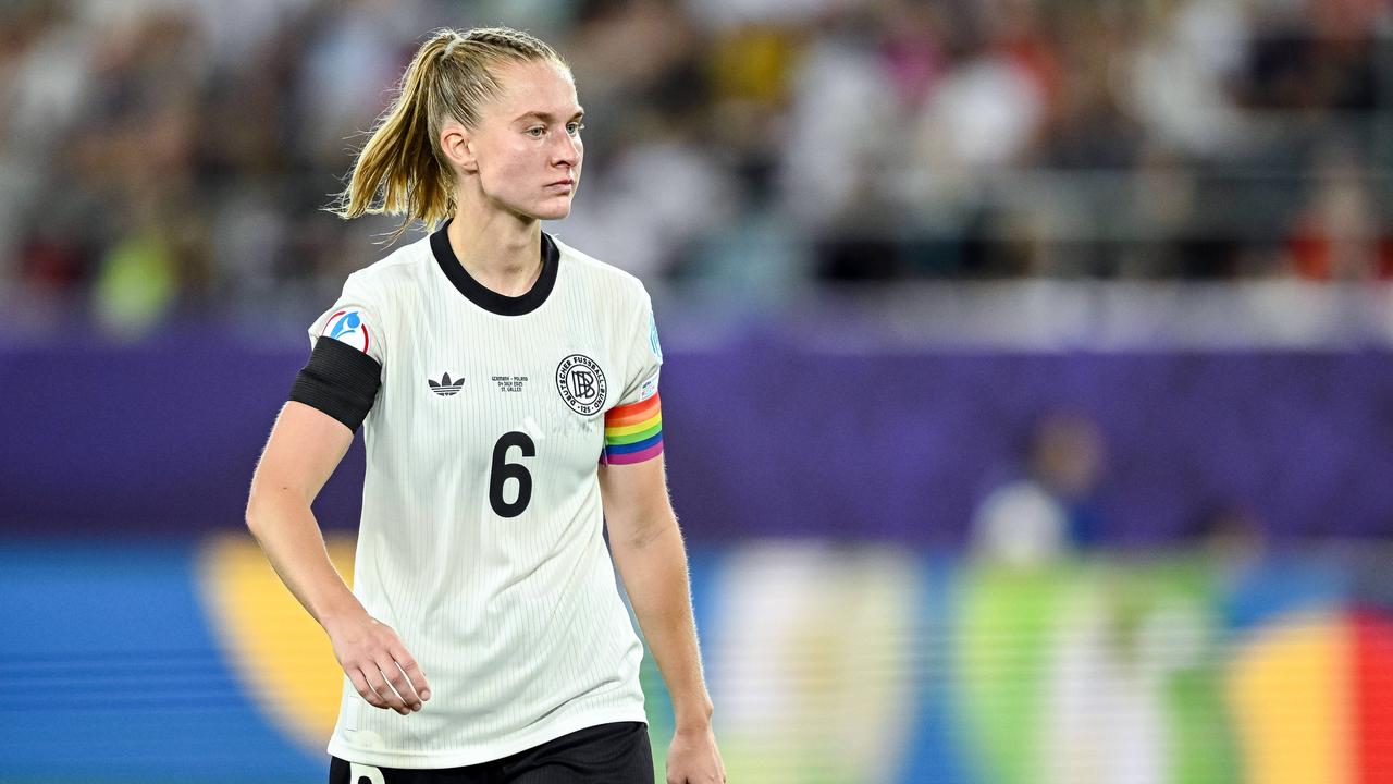 Janina Minge tritt bei der EM als neue DFB-Kapitänin in die erste Reihe ...