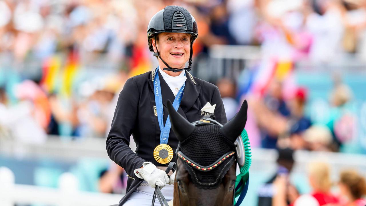 Rekord-Olympionikin: Isabell Werth krönt sich in Versailles | sportschau.de