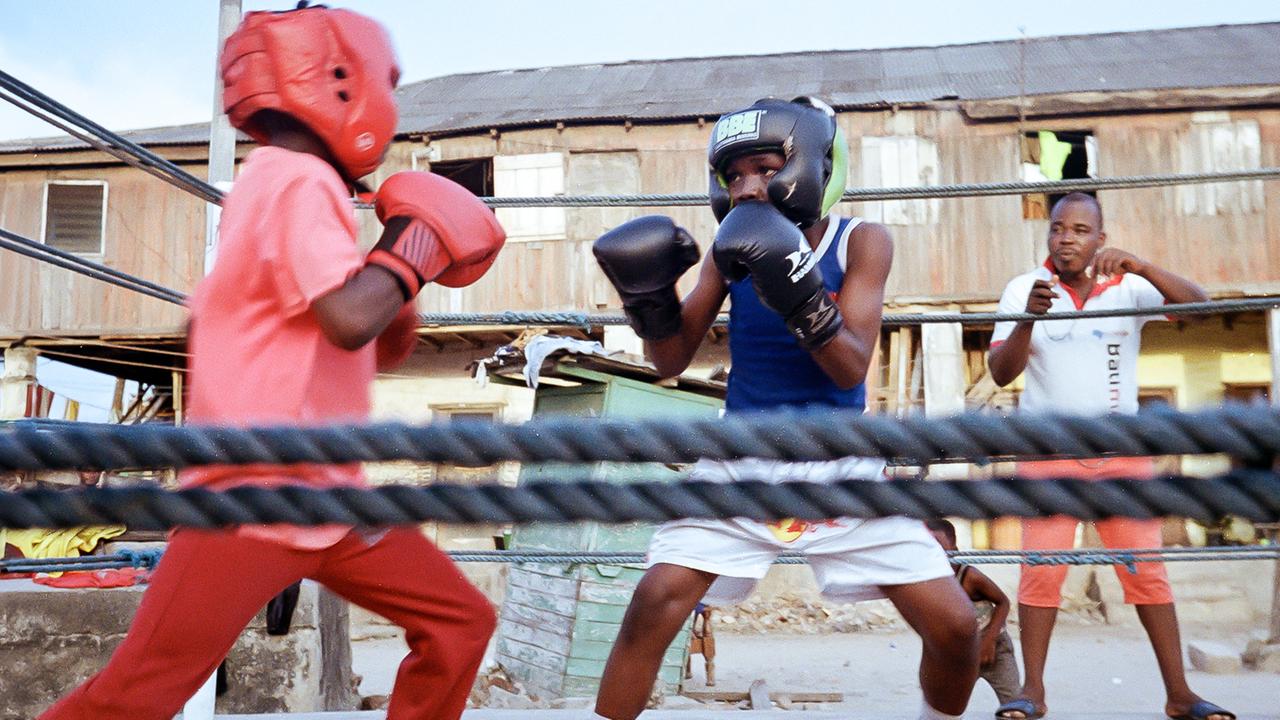 Die Boxer von Bukom: Wie ein ghanaisches Dorf Box-Weltmeister ...