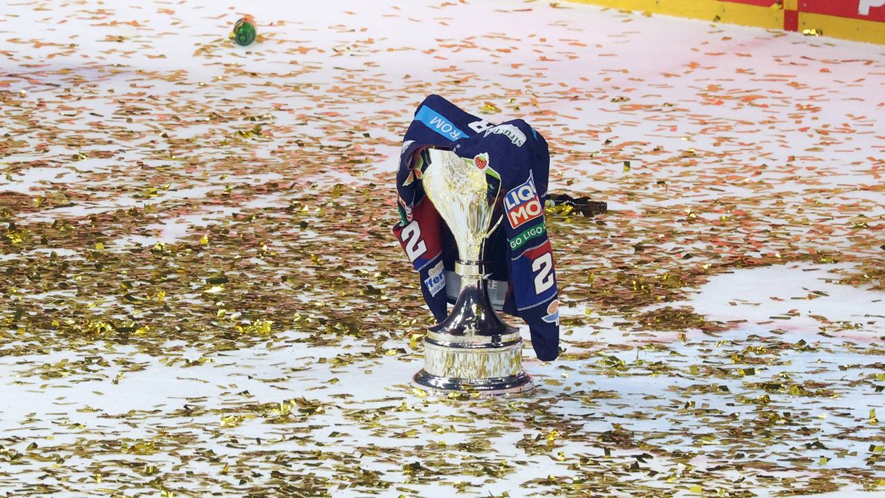 Die Meisterschaft der Eisbären: Ein Titel für Tobias Eder | sportschau.de