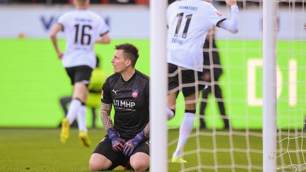 Kurioser Führungstreffer: Slapstick-Eigentor - Frankfurts Negativserie ...