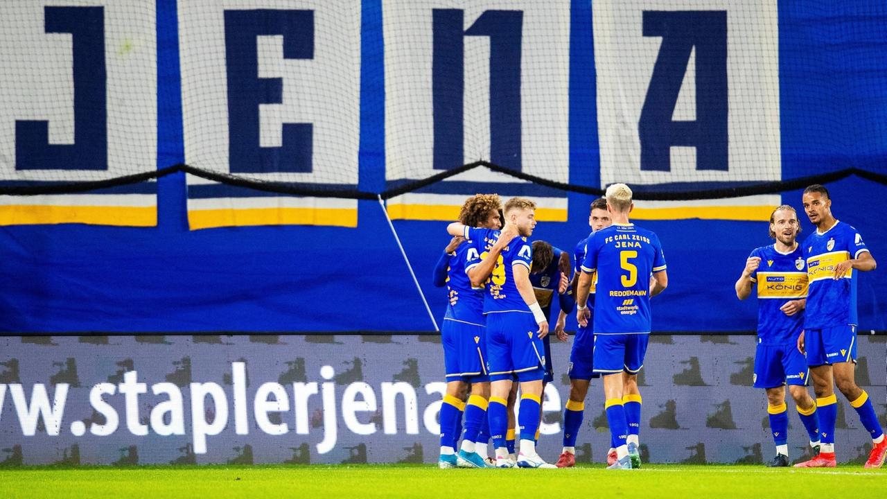 Fußball | Regionalliga: Abgebrühtes Jena – Carl Zeiss stürmt ...