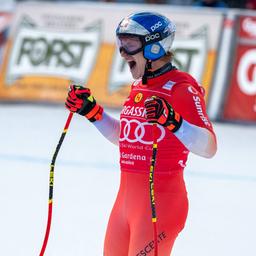 Weltcup-Abfahrt: Jubiläumssieg von Marco Odermatt von schwerem Sturz ...