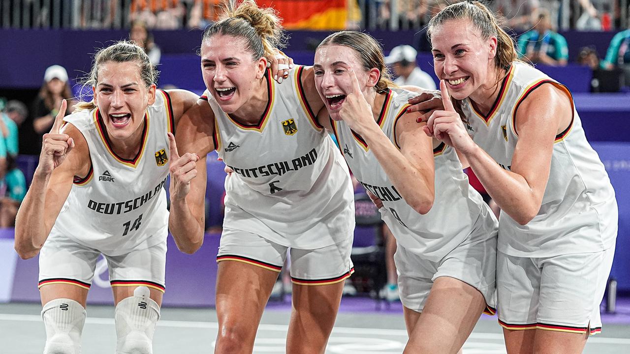 Olympia-Gold in Paris : 3x3-Basketballerinnen um Svenja Brunckhorst sind Mannschaft des Jahres ...