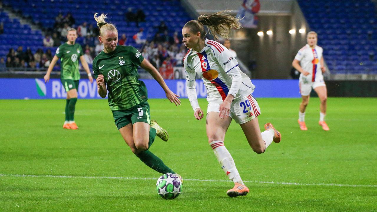 Champions League der Frauen: Wolfsburg unterliegt Lyon bei Brand ...