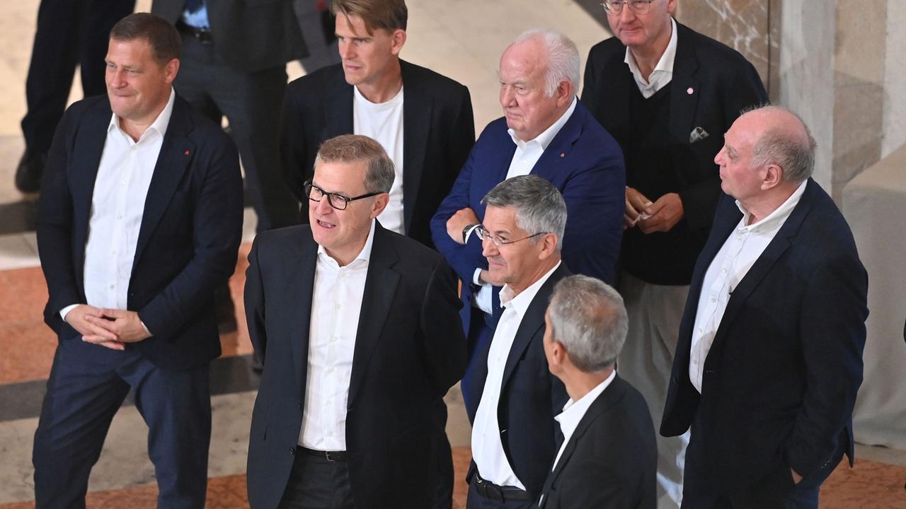 BR24 Sport: FC Bayern: Eiszeit zwischen Uli Hoeneß und Max Eberl ...