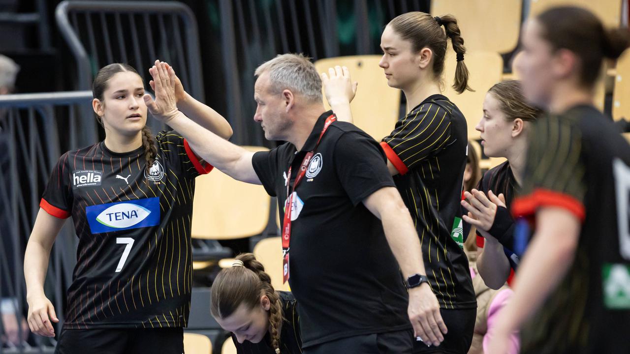 Dicke Final-Überraschung: U19-Handballerinnen holen erstmals EM-Titel ...