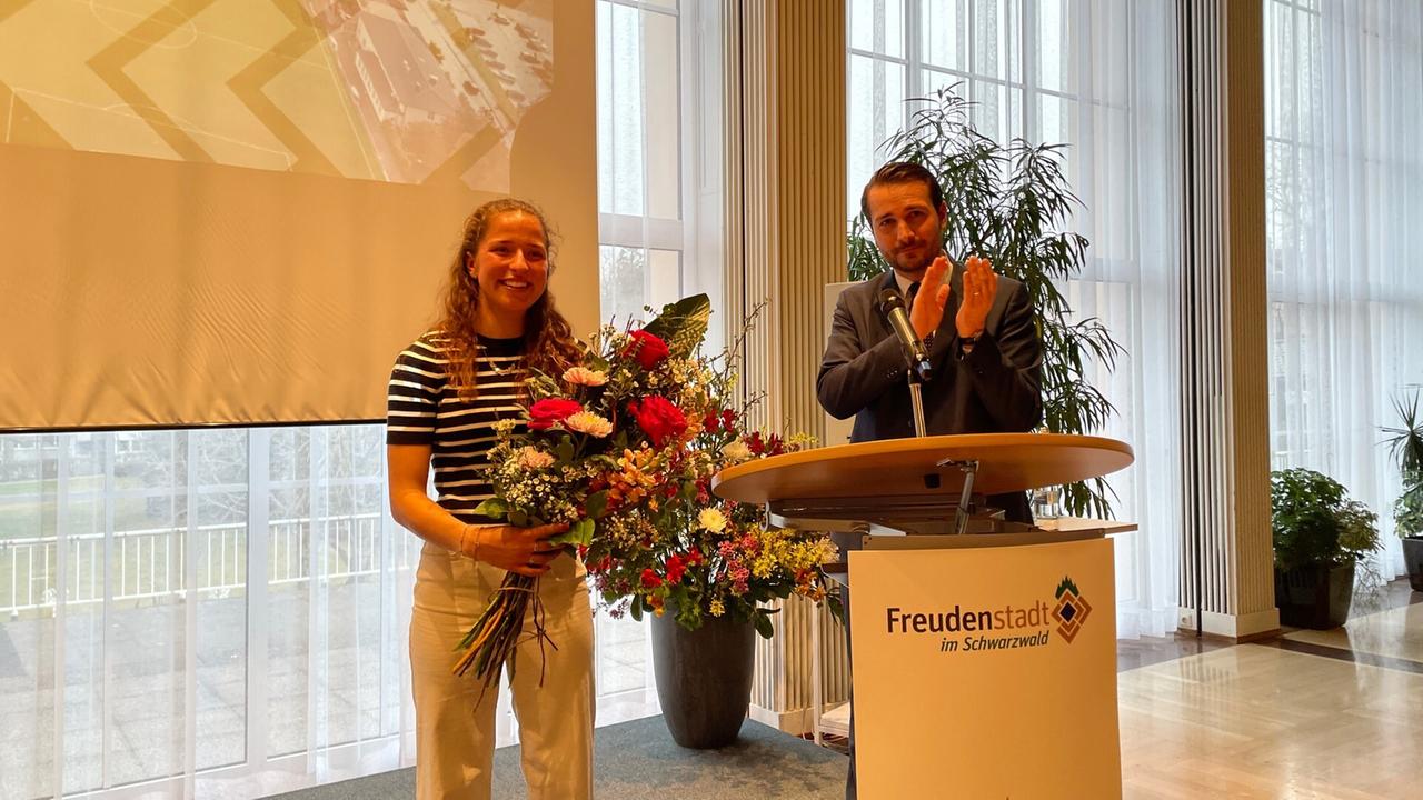 Wintersport | Nordische Kombination: Gesamtweltcup-Siegerin Nathalie ...