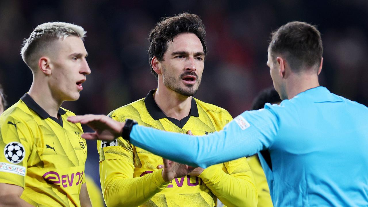 Elfer-Ärger beim BVB: Hummels wütend nach 1:1 in Eindhoven | sportschau.de