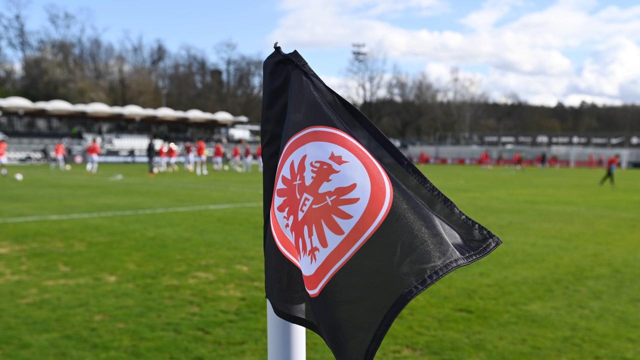 Coach bei Unfall gestorben: Nach Tod von Helge Rasche: Eintracht-U19 ...