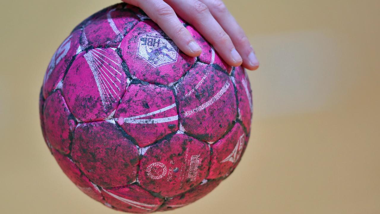 Handball 1. Bundesliga Frauen: Sachsen Zwickau gegen Dortmund ...