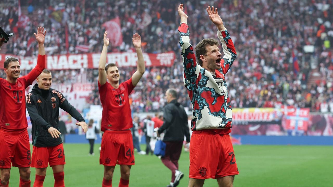 Dank Freiburger Punkt: Vom Edellokal aus: FC Bayern wird zum 34. Mal deutscher Meister ...