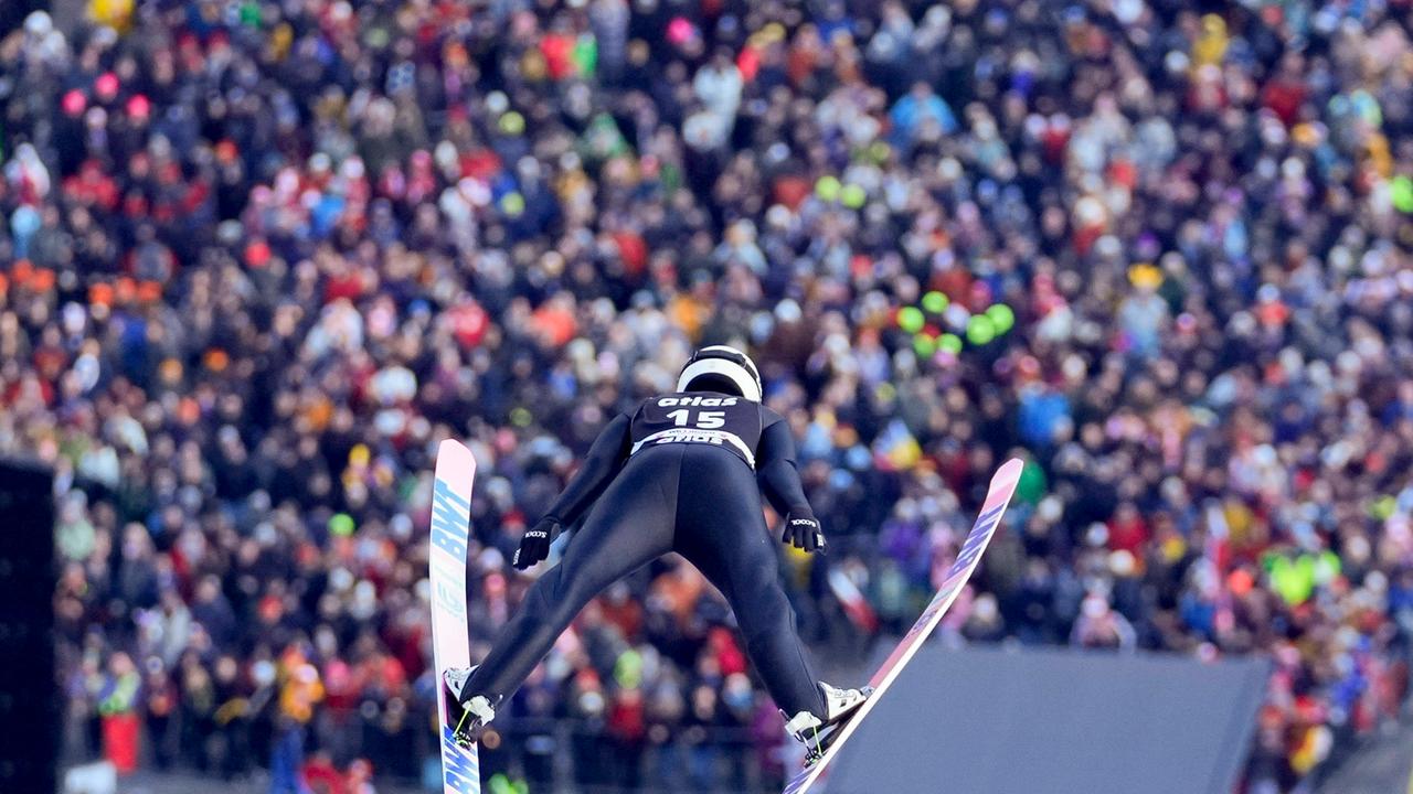 Tickets, Zeitplan, deutsche Chancen: Skispringen Willingen 2026 ...