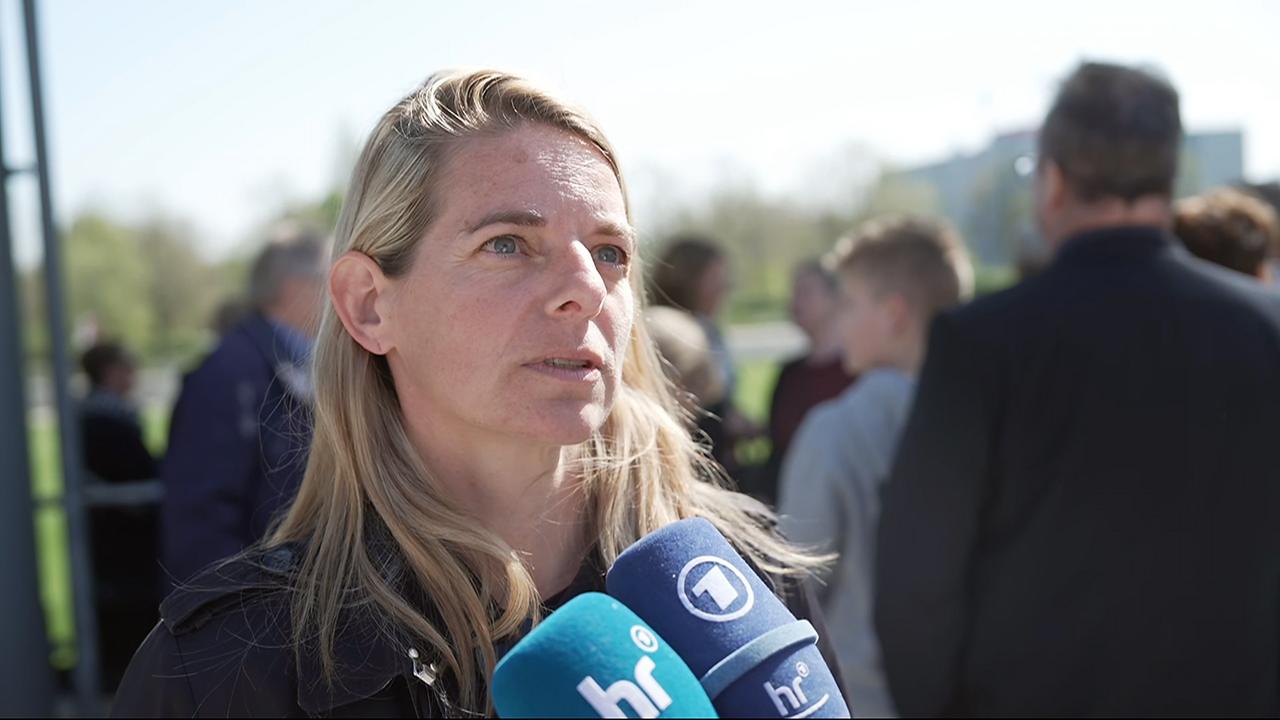 Bewegende Trauerfeier: DFB nimmt Abschied von Doris Fitschen ...