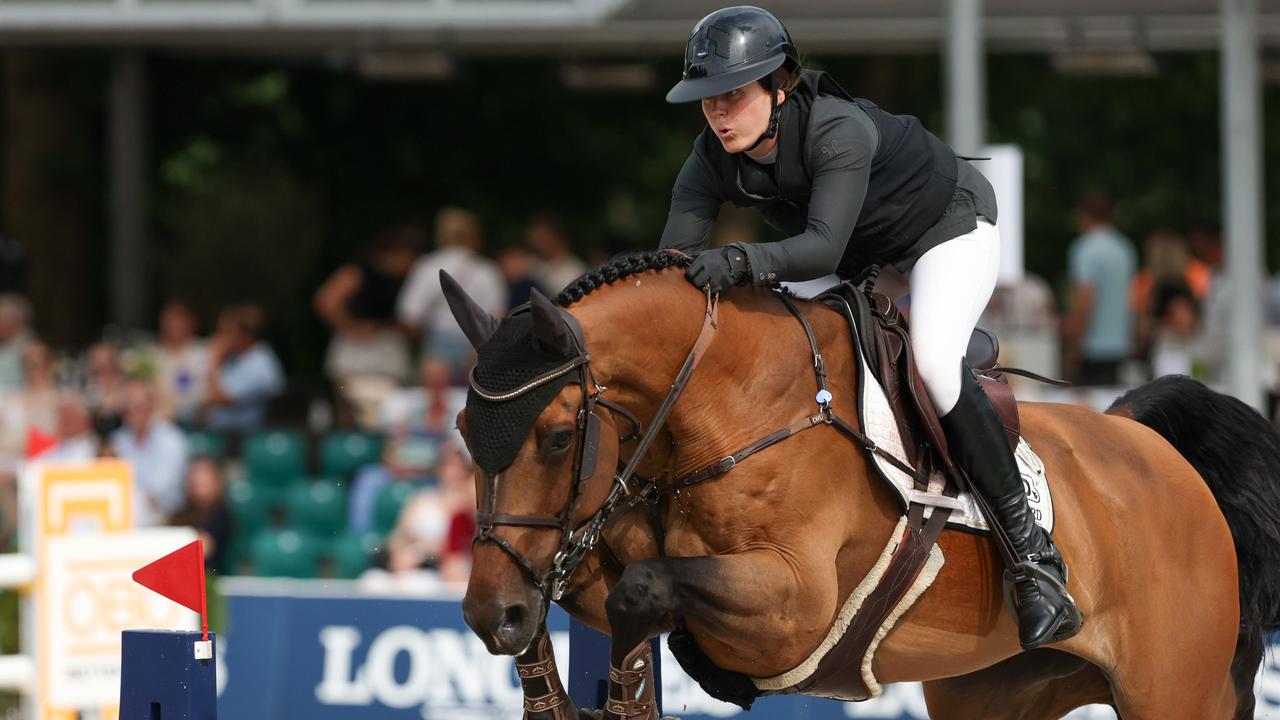 WDR-Sport: Springreiterin de Boer setzt sich in Balve im Stechen durch | sportschau.de