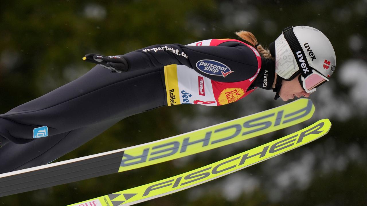 Wintersport: Das Springen der Kombiniererinnen in Otepää - die ...