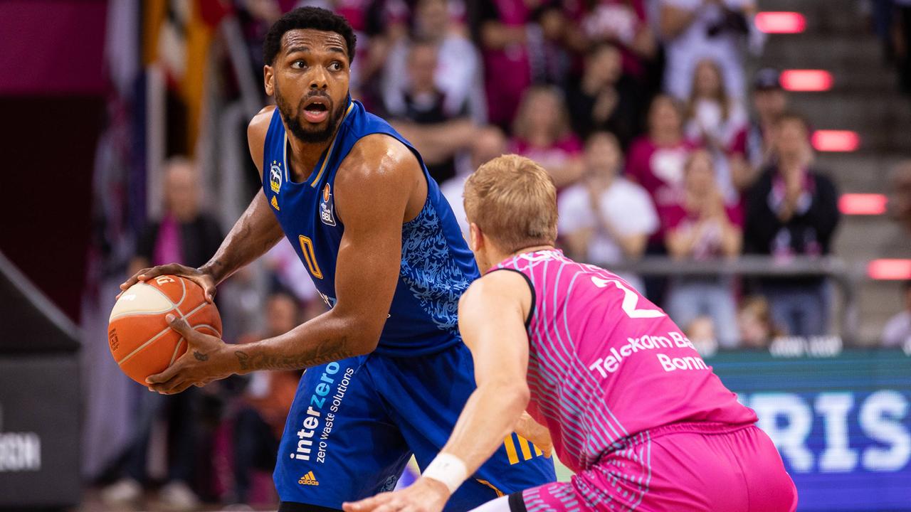 Viertelfinale in der BBL: Alba wirft Bonn raus, Chemnitz führt | sportschau.de