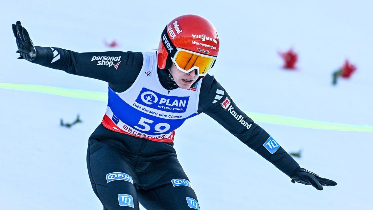 Sportblock u.a. mit Skispringen der Frauen | sportschau.de