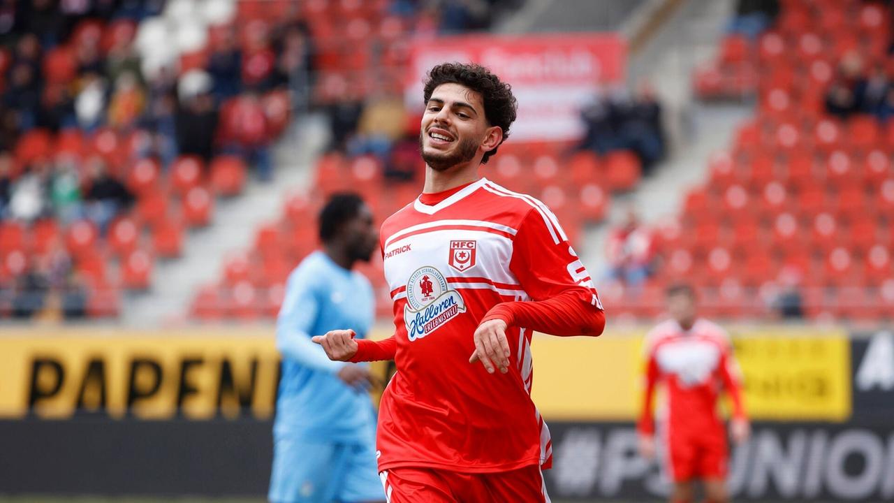 Fußball | Regionalliga: Serhat Polat verlängert vorzeitig beim Halleschen FC | sportschau.de