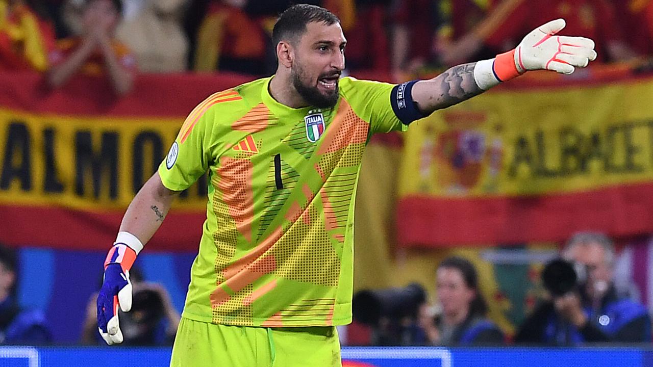 Darum sah Italiens Kapitän Donnarumma wegen Meckerns Gelb | sportschau.de