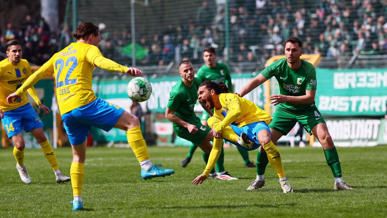 Fußball | Regionalliga: Kreuzbandriss - McLemore fehlt Lok Leipzig im Aufstiegsrennen ...