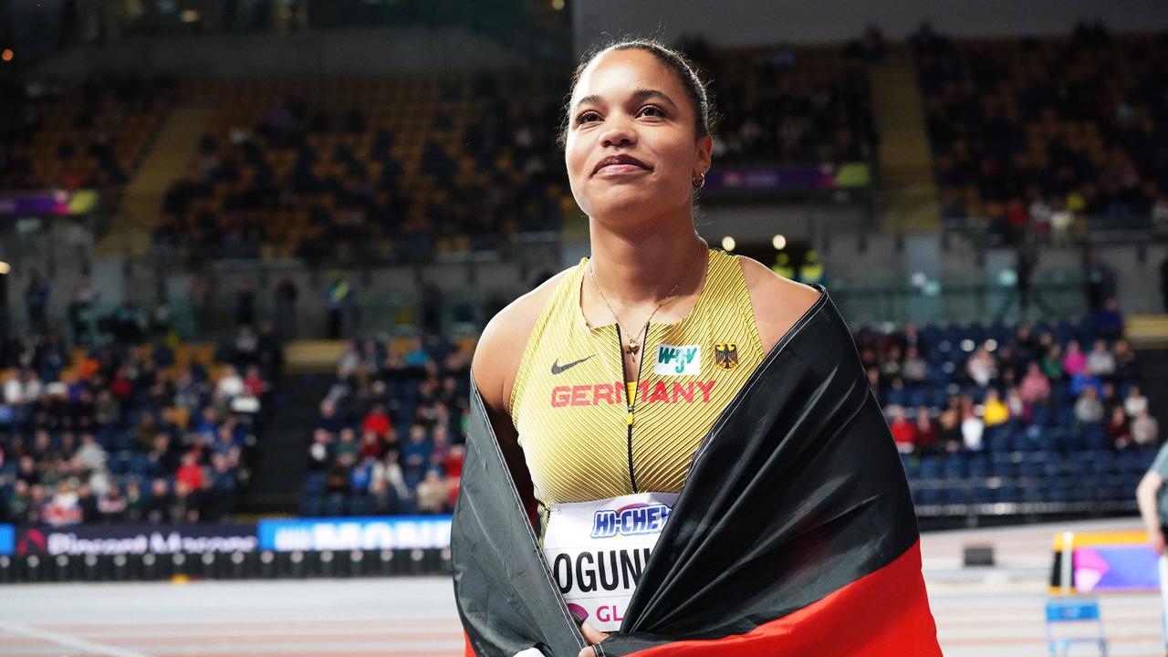 Kugelstoßerin Yemisi Ogunleye nach WM-Silber in Glasgow - "Nicht zu fassen" | sportschau.de