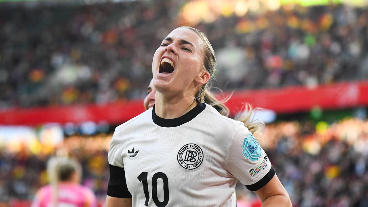 Das Hacken-Traumtor von Laura Freigang im Video | sportschau.de