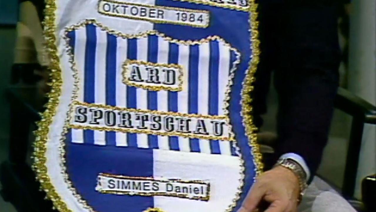 Tor des Monats Oktober 1984 - Daniel Simmes | sportschau.de