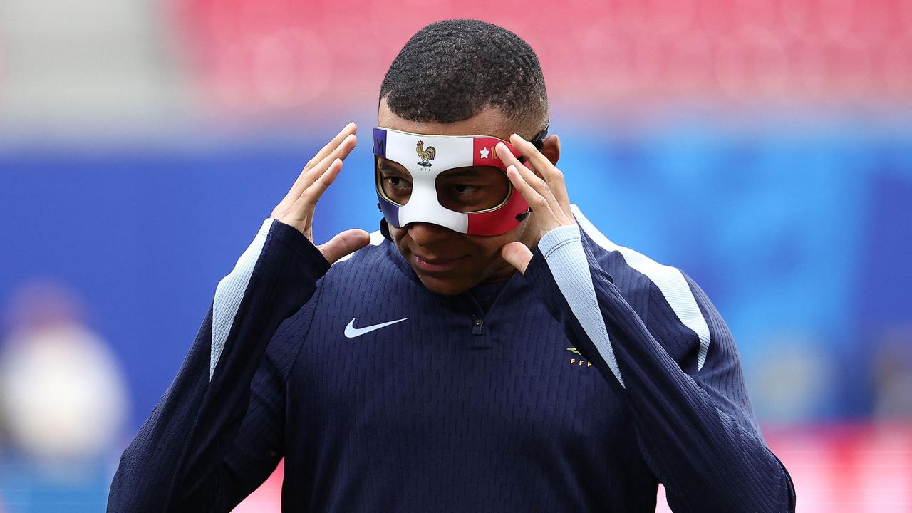 EM 2024: Kylian Mbappé trainiert mit Maske nach Nasenbeinbruch ...