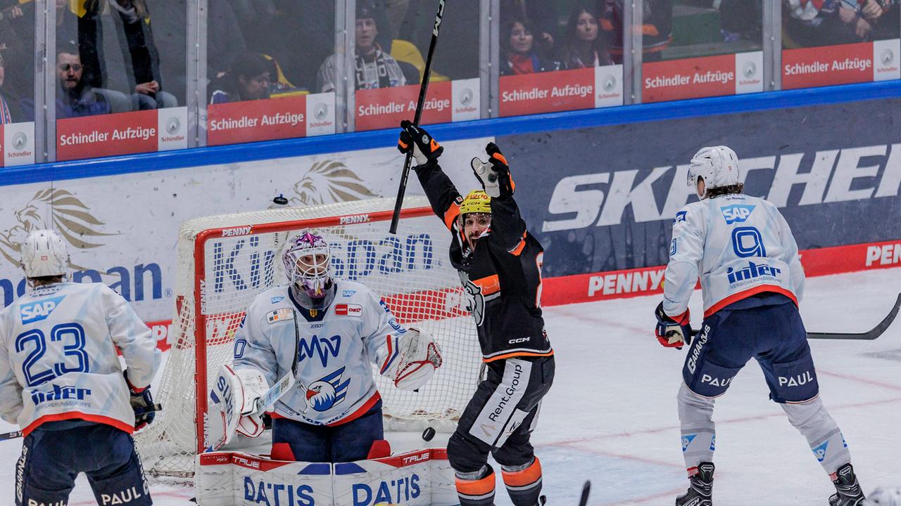 Eishockey am Freitag: Eishockey am Freitag: Löwen Frankfurt feiern Sieg ...