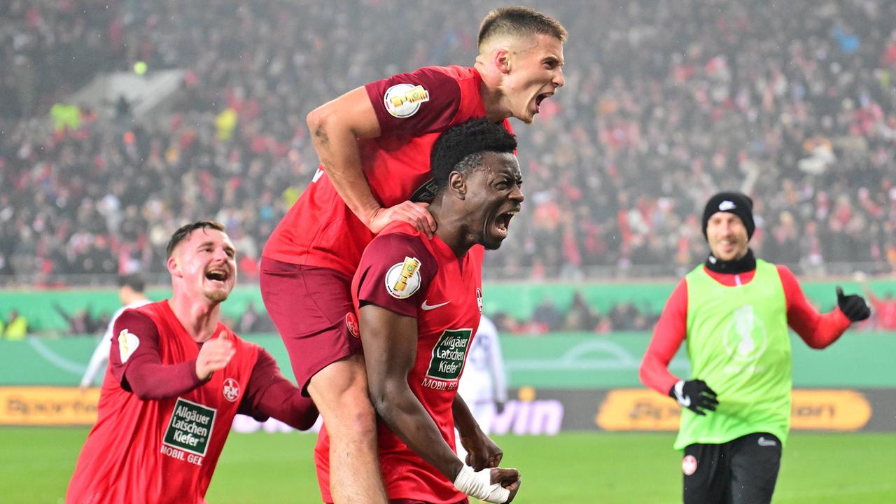 2:0-Sieg am Betzenberg : 1. FC Kaiserslautern besiegt Nürnberg und steht im Viertelfinale des ...