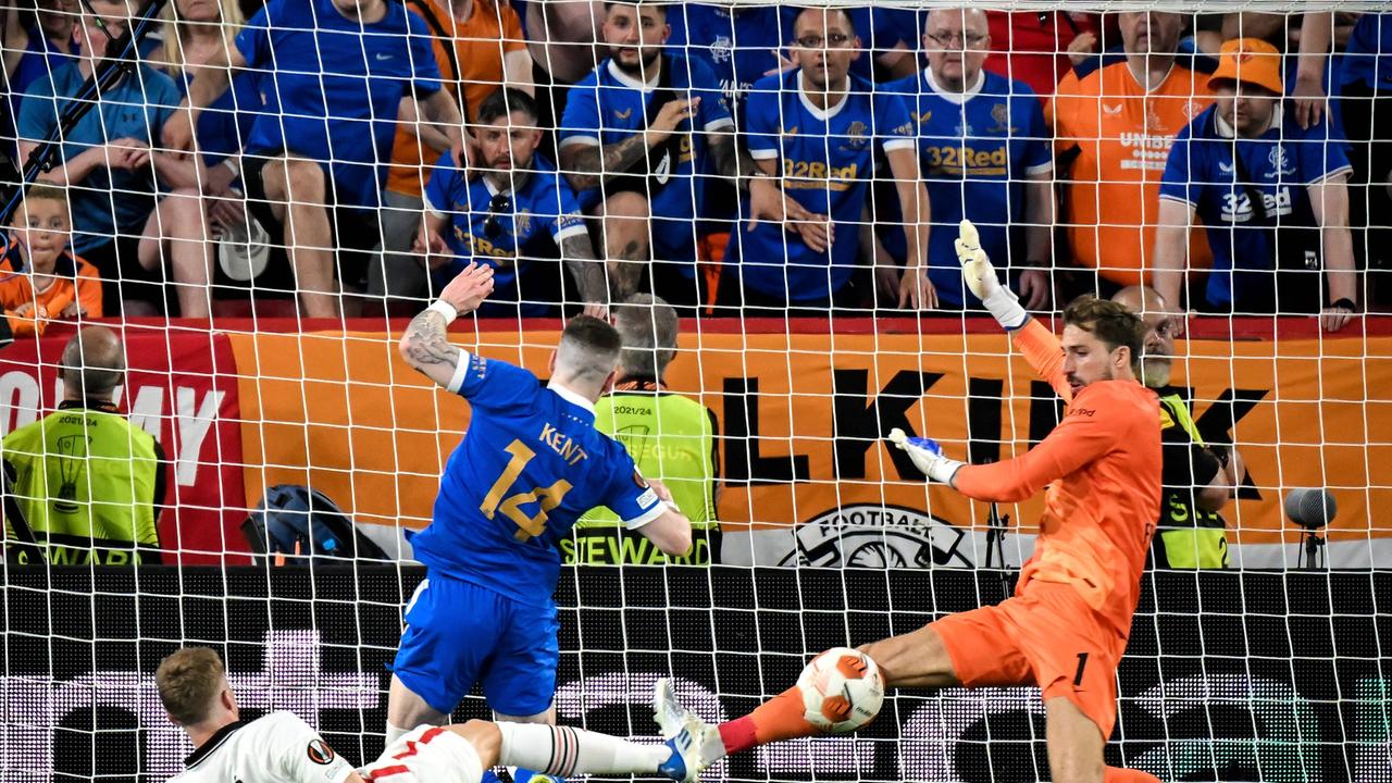 Abschied bei Eintracht Frankfurt: Zu Kevin Trapps Abschied bei Eintracht Frankfurt: Held für ...