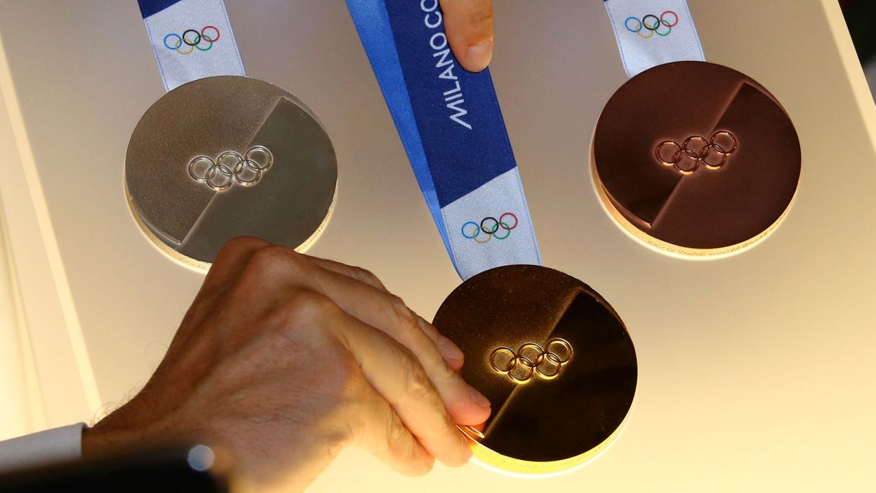Gold, Silber, Bronze: Design mit "zwei Hälften": Medaillen für Olympia ...