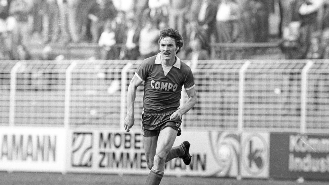 Uwe Hahn erzielt Tor des Monats November 1978 | sportschau.de