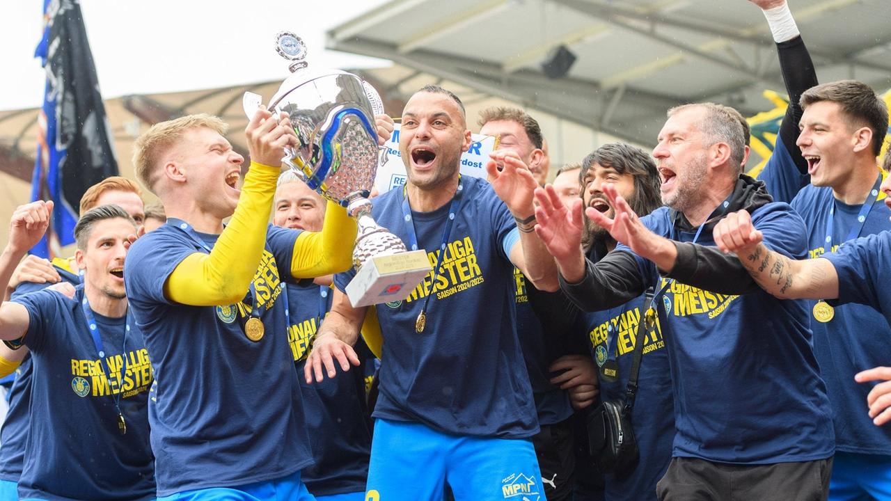 Fußball | Regionalliga: So erleben Sie die Aufstiegsspiele von Lok ...