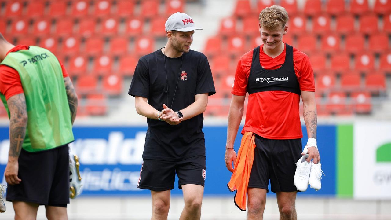 Fußball | Regionalliga: HFC startet mit Schröder und neuem Stürmer ...