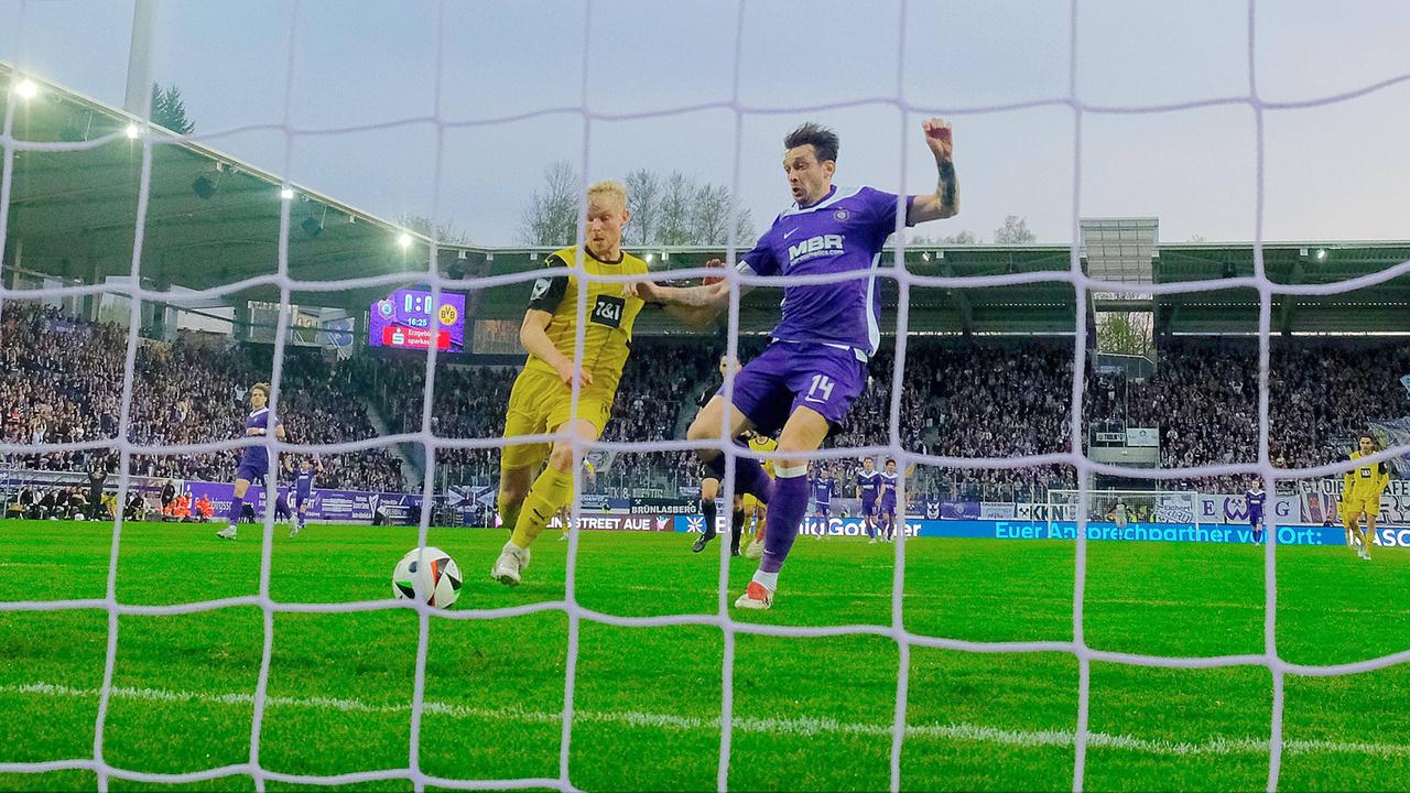 WDR-Sport: Dortmunder Serie reißt in Aue | sportschau.de