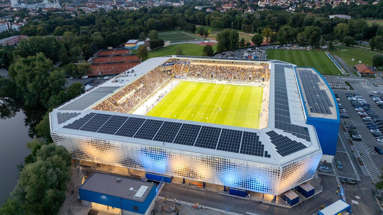 Auszeichnung: Jena schlägt Real Madrid: Ernst-Abbe-Sportfeld ist ...