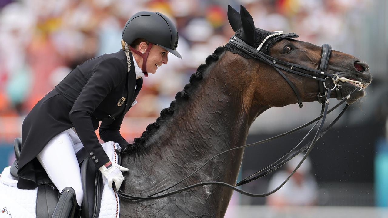 Reiten bei Olympia: Dressur-Team glänzt in der Qualifikation ...