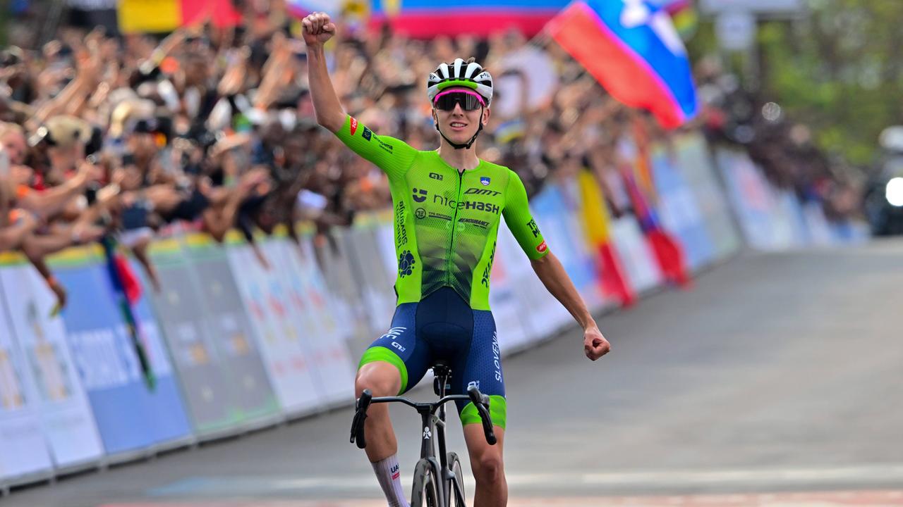 Nach langer Solo-Fahrt: Pogacar triumphiert im WM-Straßenrennen ...