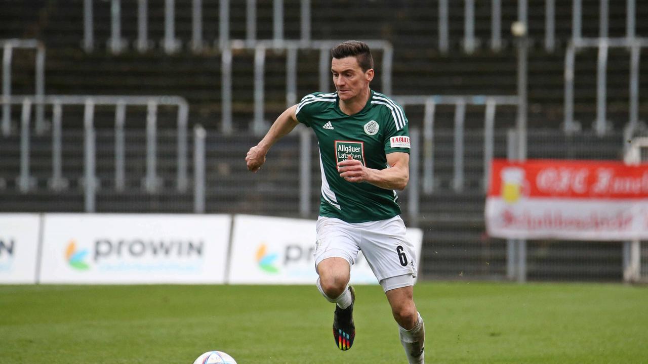 Nach 306 Pflichtspielen und zehn Jahren : Tim Stegerer verlässt den FC ...