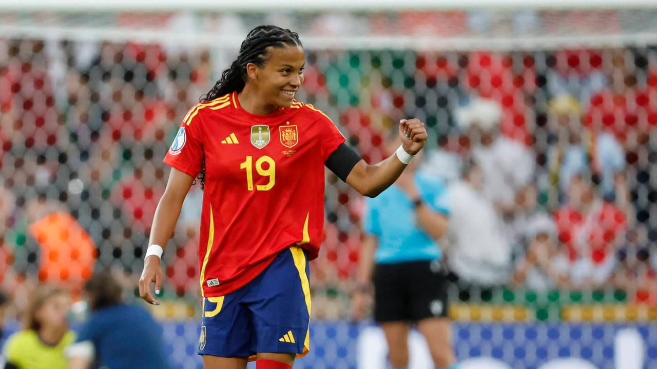 Spaniens Toptalent Vicky Lopez vom FC Barcelona auf dem Weg zum ...
