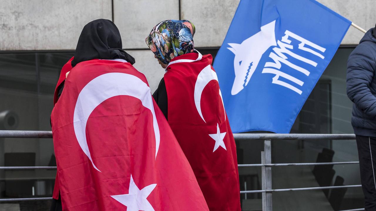 EURO 2024: Wie die Grauen Wölfe die Fußballbühne nutzen könnten ...