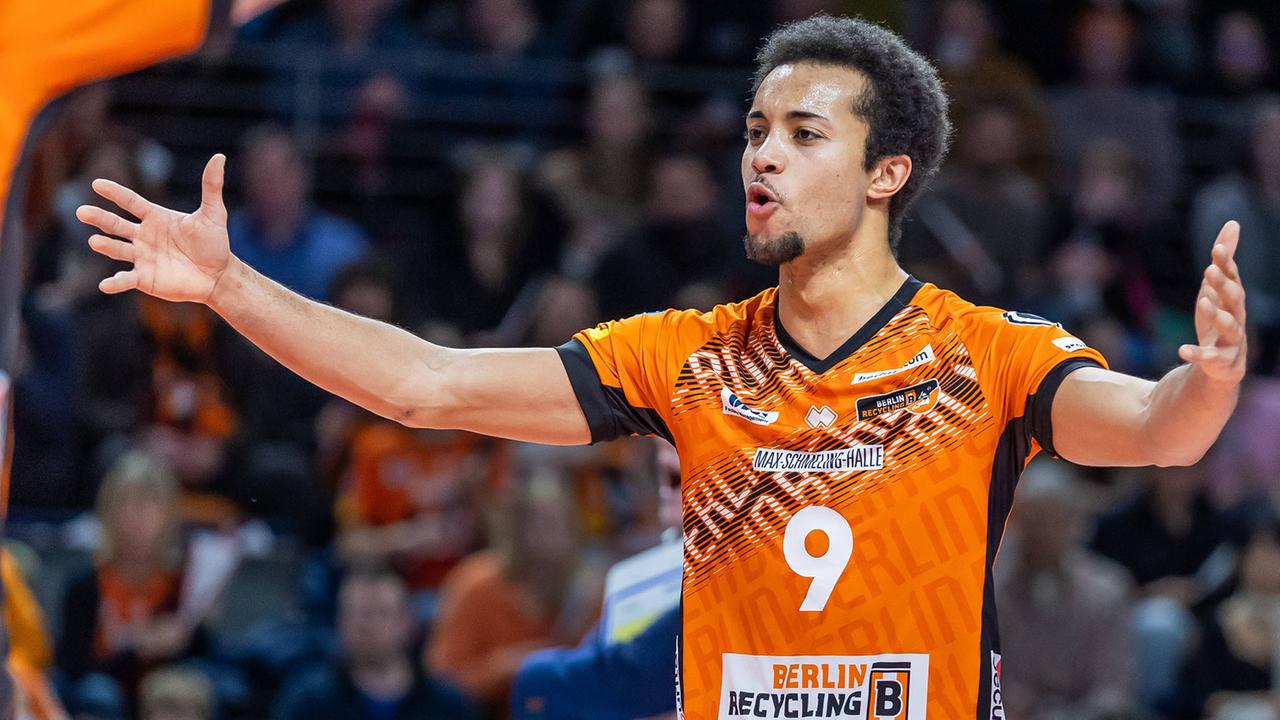 Volleyball-Bundesliga: BR Volleys weiter ungeschlagen - Netzhoppers im Playoff-Rennen ...
